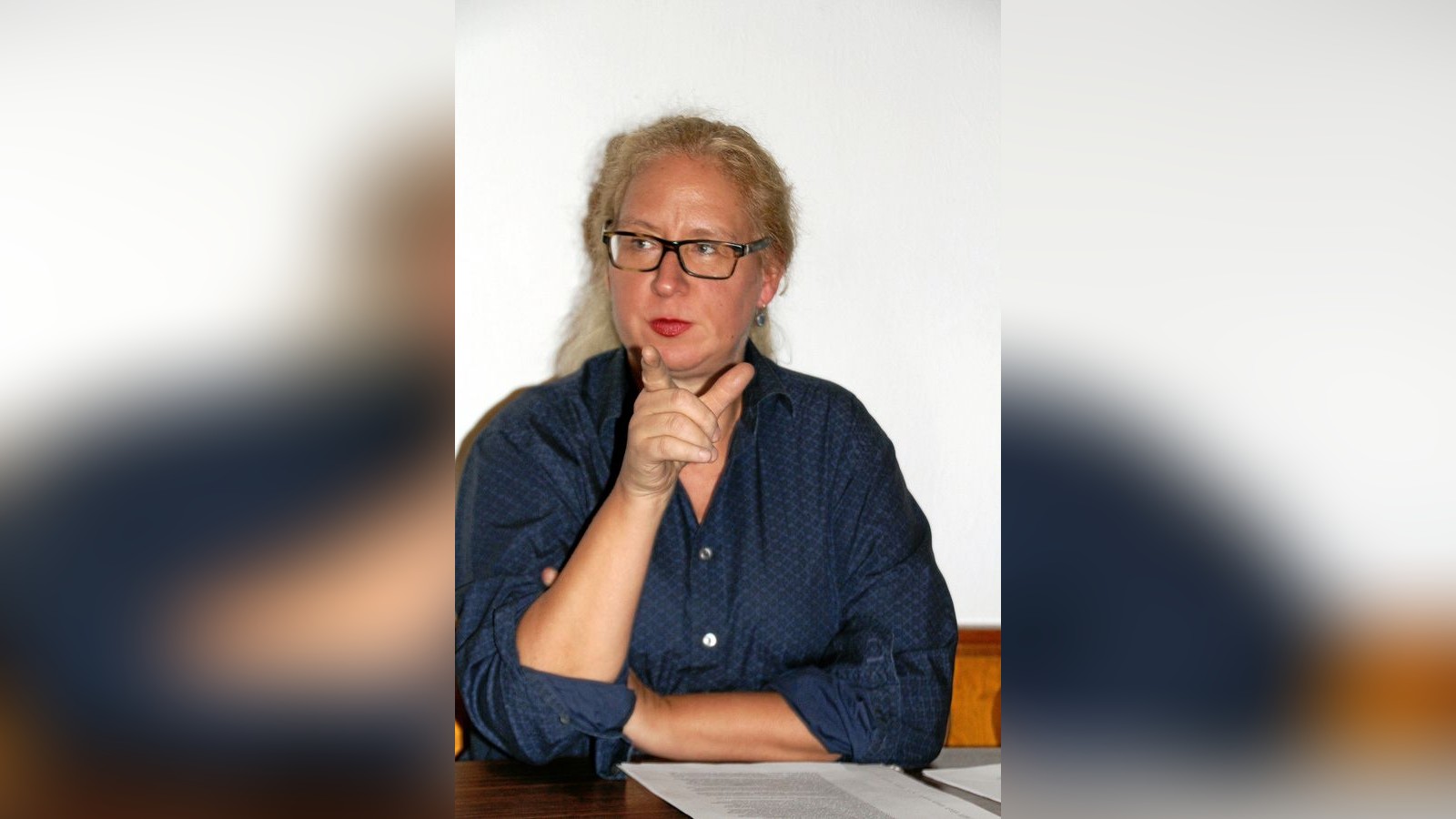 Schauspielerin Anna Polke liest Texte von Windhäuser Bürgern