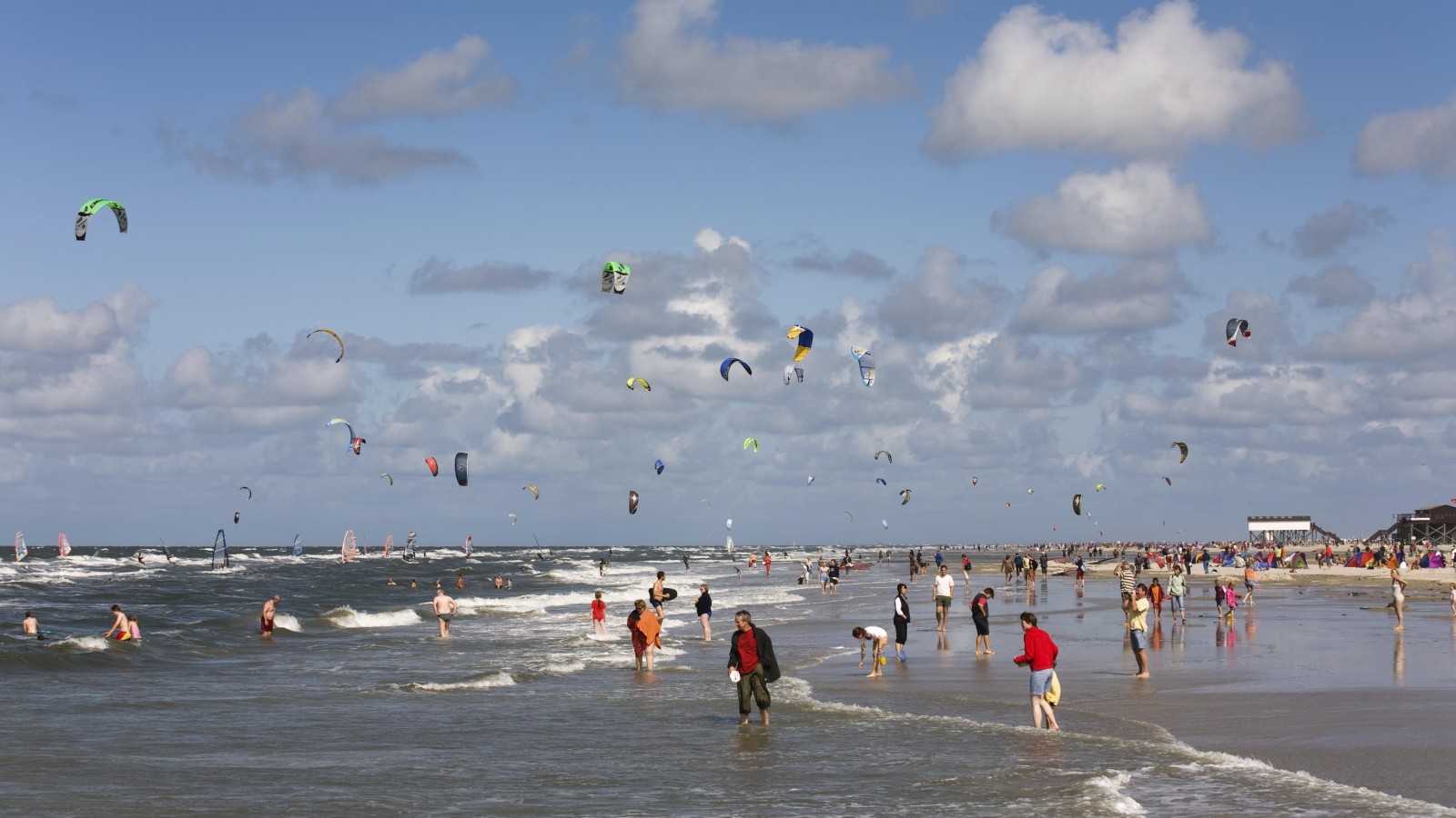 Am Strand in St. Peter Ording weiterhin fast alles erlaubt