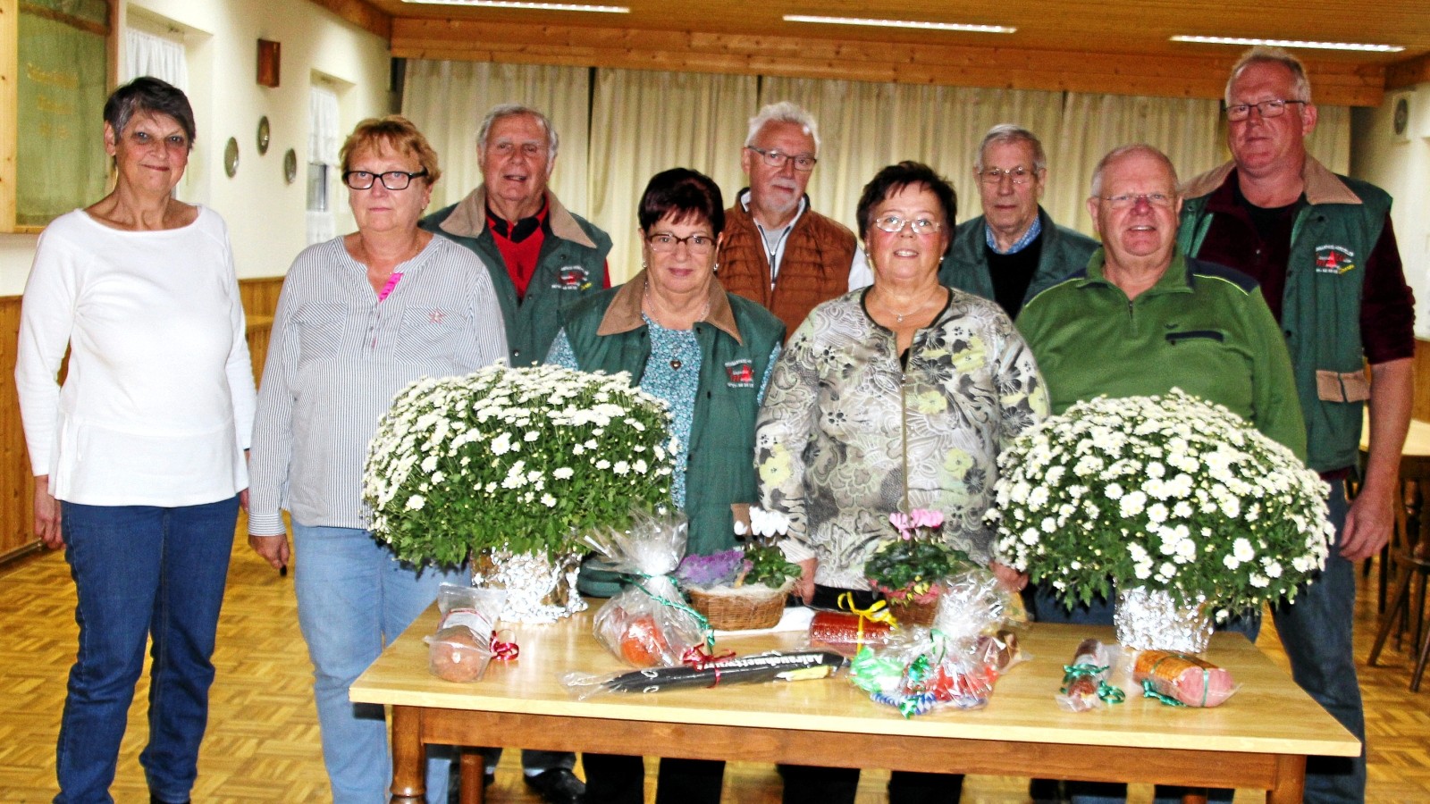 Christian Rogge holt den Pokal beim KK-Abschießen