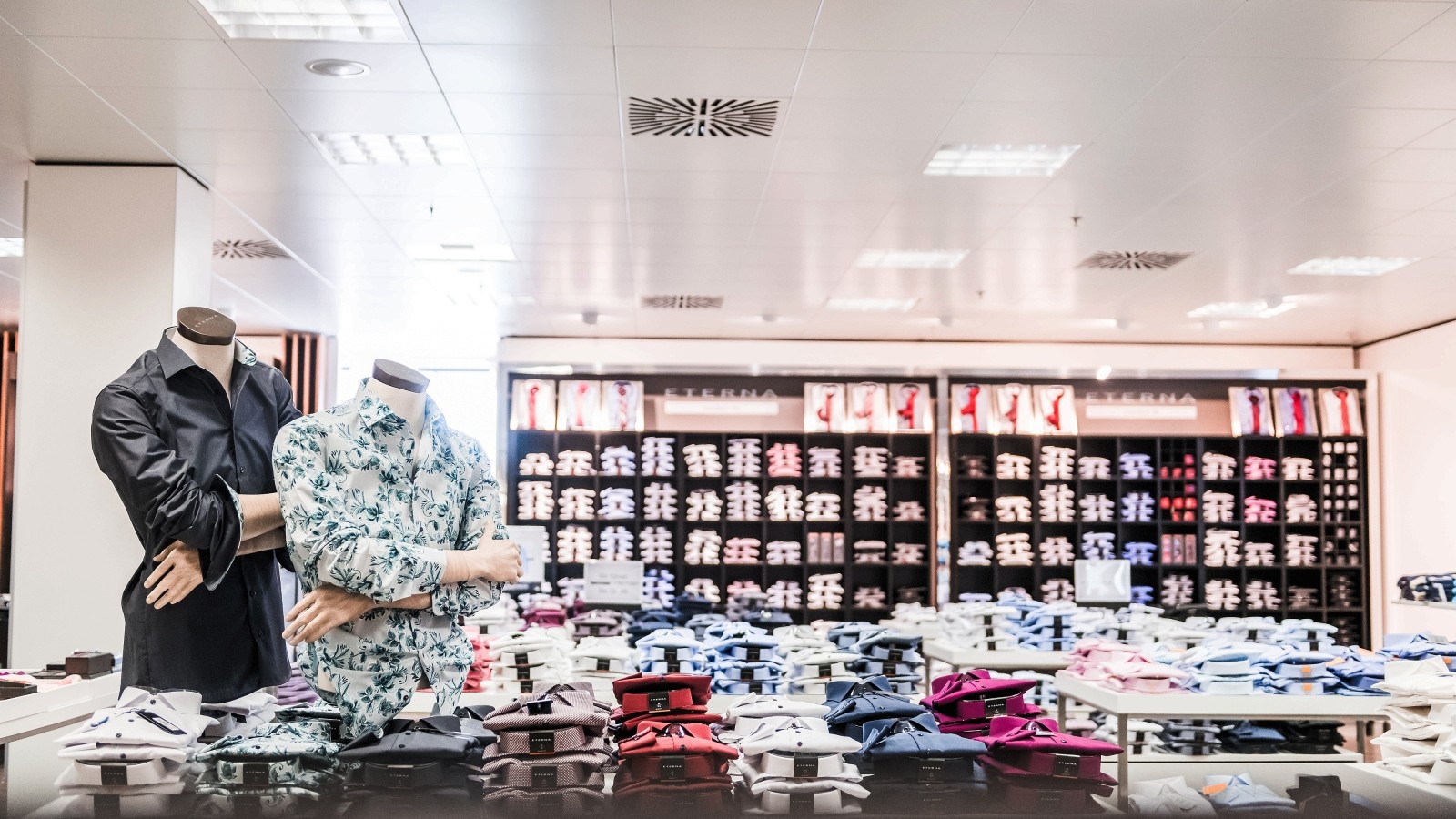 Mode Boecker verschwindet aus dem Revier – Sinn expandiert