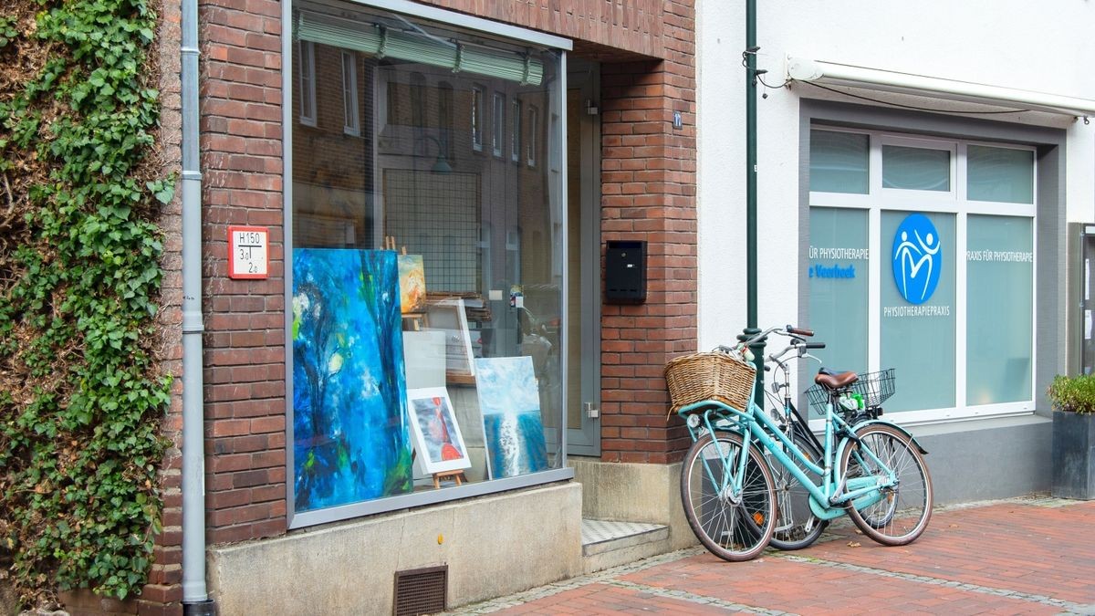 Zwei Reeser Künstlerinnen malen im eigenen Atelier in Rees