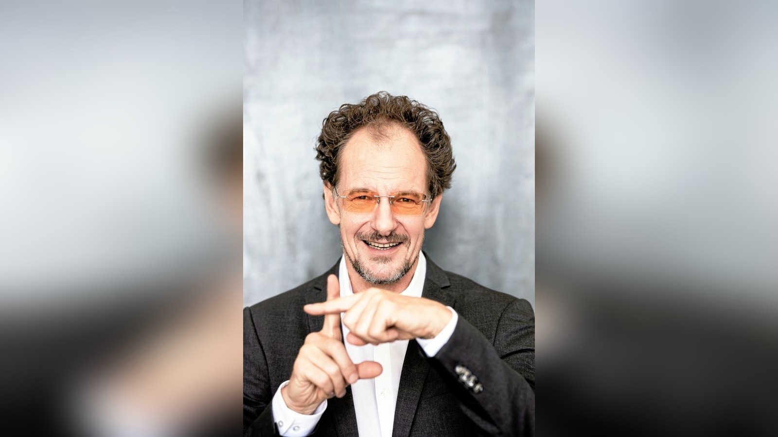 Bei Chin Meyer bleibt die Satire auf der Strecke