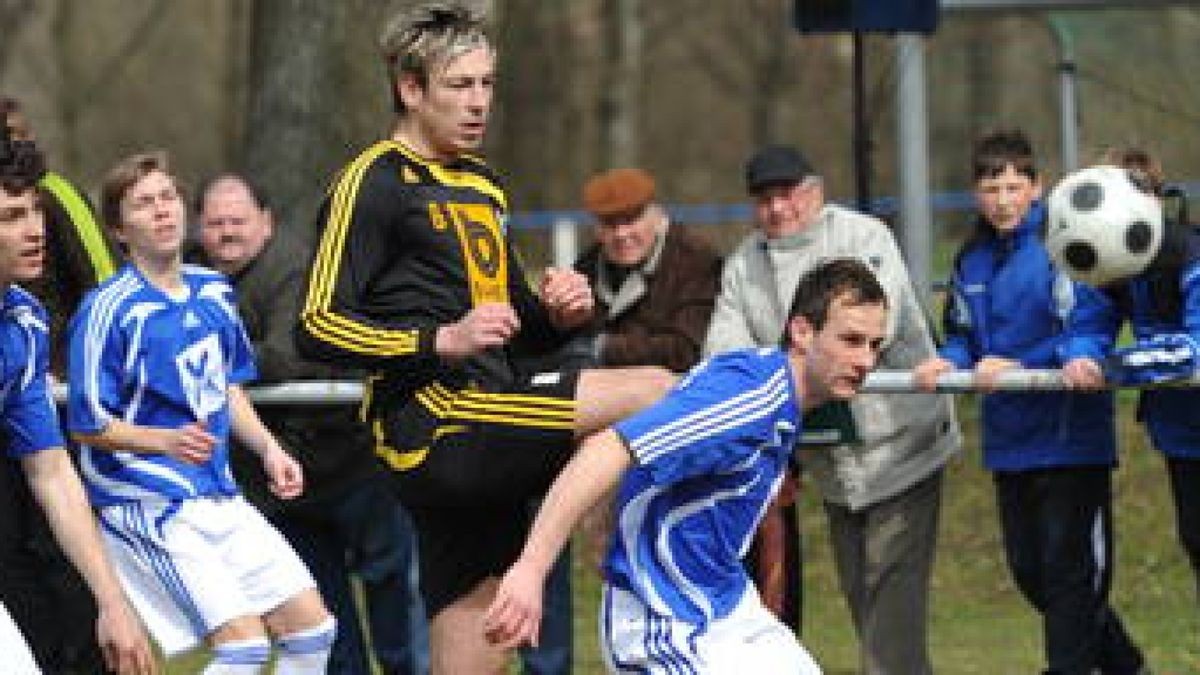 FC Gebesee muss sich im Lokalderby Blau-Weiß Dachwig/Döllstädt 1:2 beugen