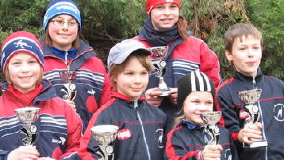 Zehn Medaillen bei Saisonfinale Eisschnellläufer