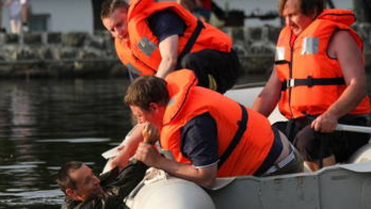 Feuerwehr Triebes trainiert Wasserrettung und Schock-Versorgung