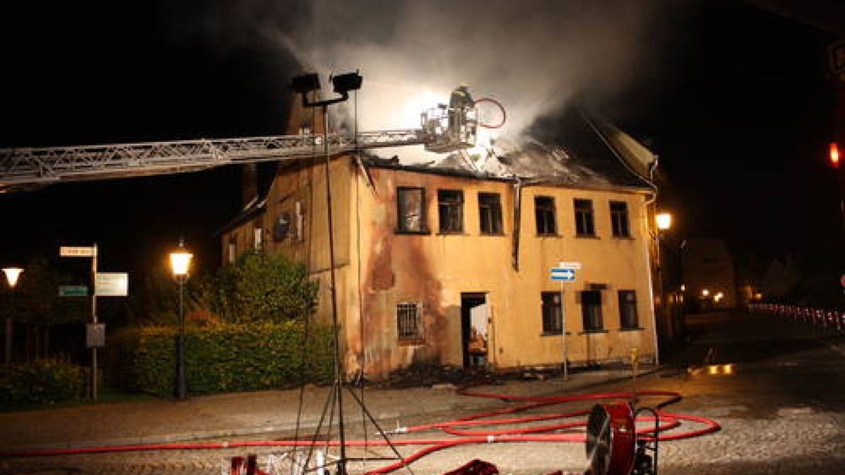 Feuer zerstört Wohnhaus in Greiz