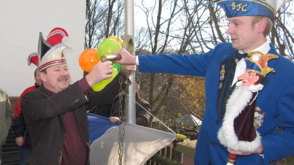 Bürgermeister von Bürgel und Eisenberg übergeben Schlüssel an Narren