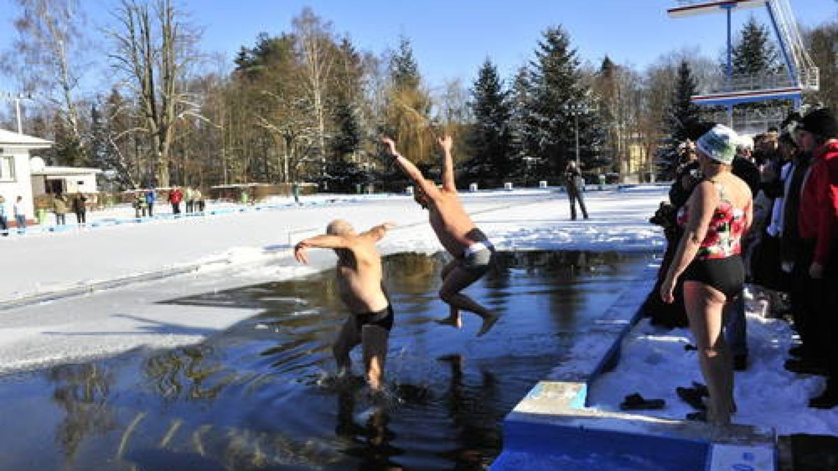 Friedrichrodaer Freibad lud zum Eisbaden ein