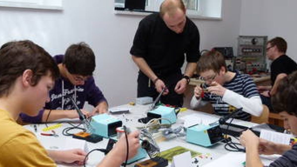 Schüler schnuppern Berufspraxis bei MTM Power in Mellenbach