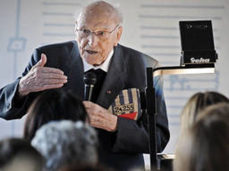 Prälat Hermann Scheipers erinnert sich an Überleben in Dachau