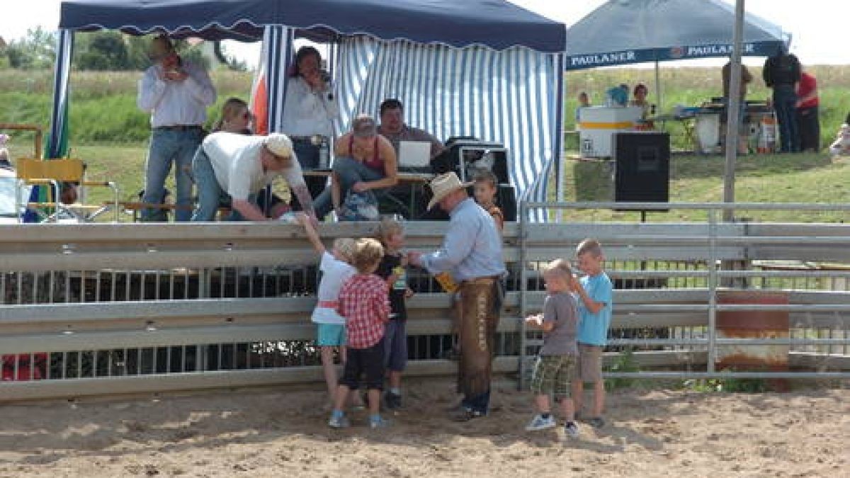 Sommerrodeo auf der Twin-S-Ranch in Linda