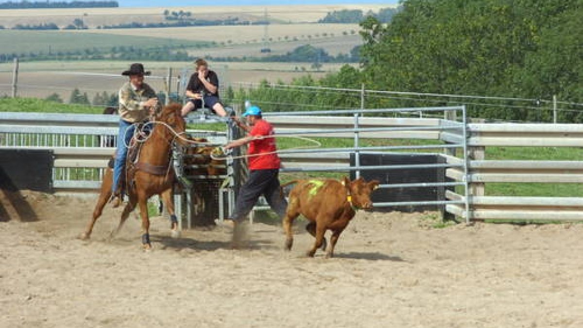 Sommerrodeo auf der Twin-S-Ranch in Linda
