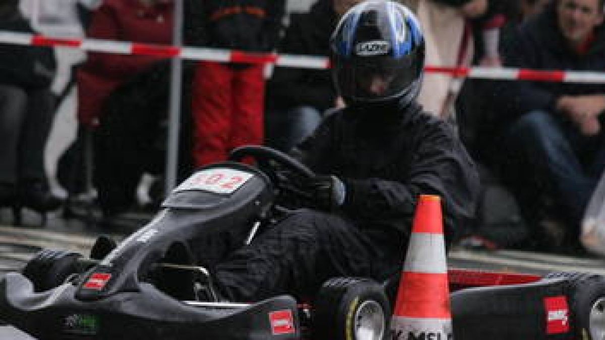 Kart-Fahrer greifen nach der Krone