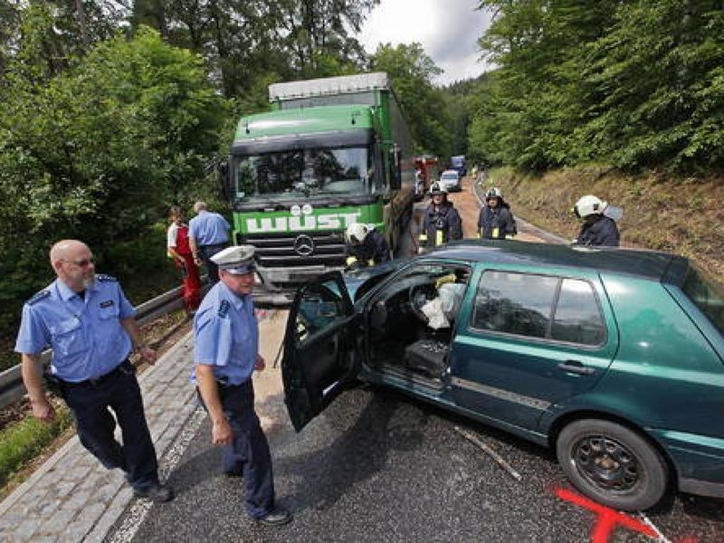 Schwerer Verkehrsunfall mit Todesfolge auf B 19 bei Eisenach