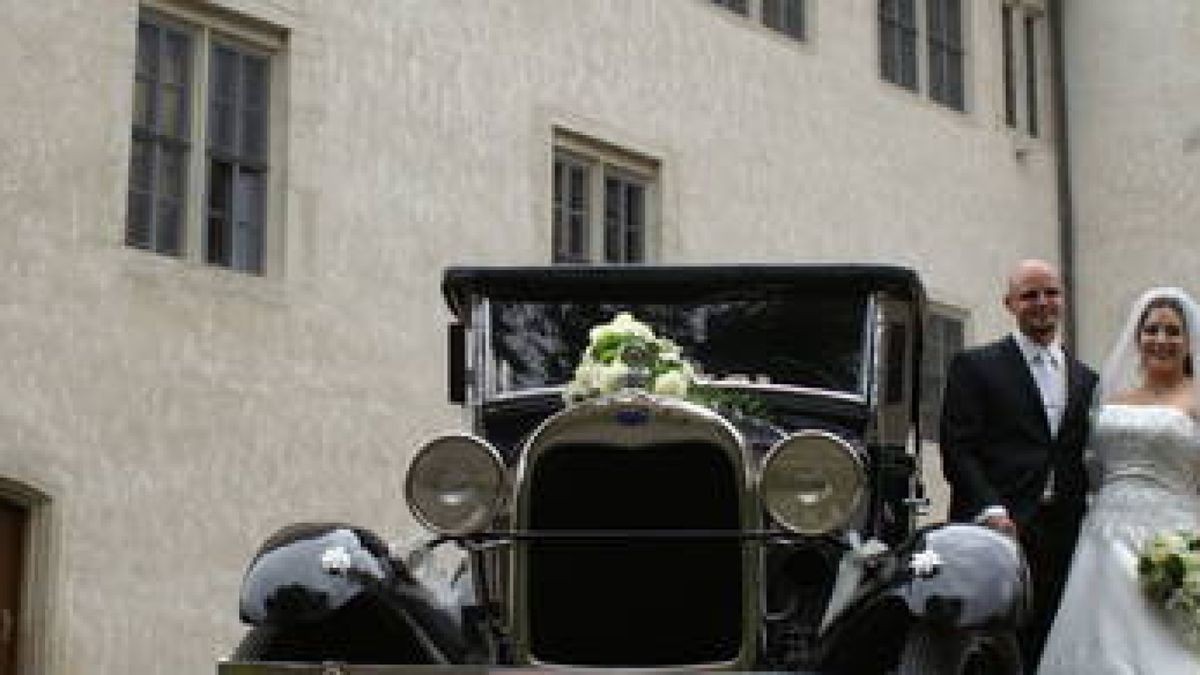 Adliges Ja-Wort auf Burg Ranis: Linda von Brandenstein wird Linda Burri