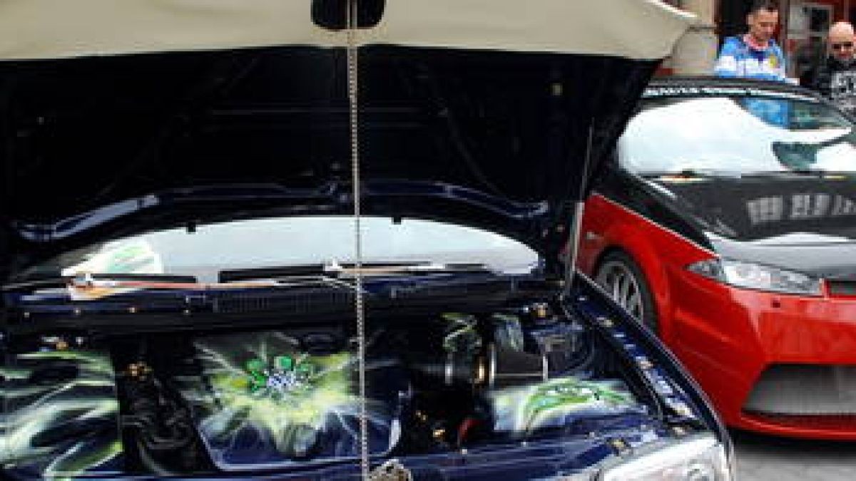 Freunde getunter Autos treffen sich in Arnstadt