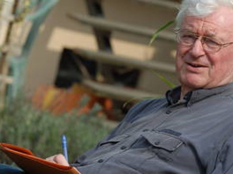 Weimarer LesArten: Geburtstagslesung mit Hans Lucke