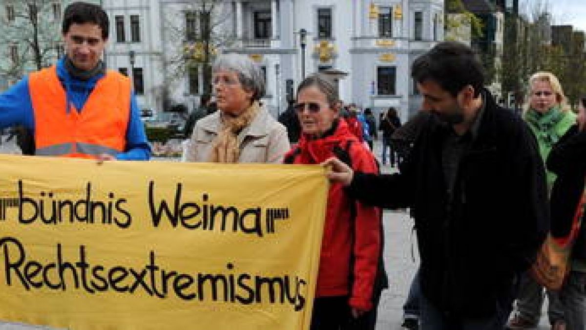 Hunderte protestieren gegen Neonazi-Kundgebung in Weimar