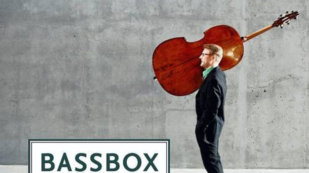 Bassbox: Greger zeigt die Virtuosität eines Kontrabassisten