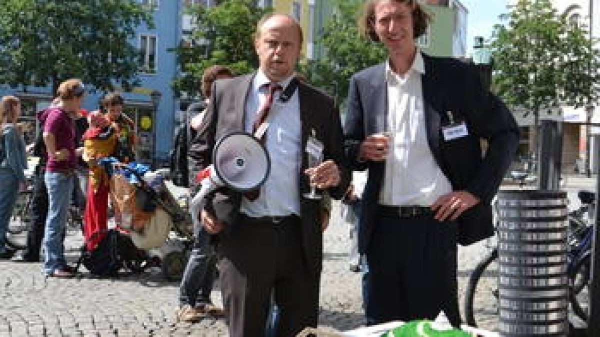 Erdhügel und Pyramide für den Eichplatz in Jena