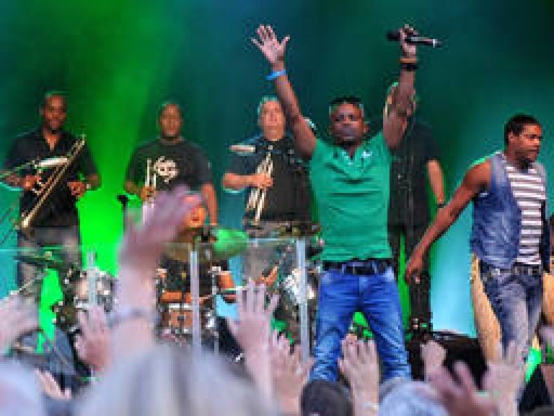 Salsa-Band begeistert in der Kulturarena Jena