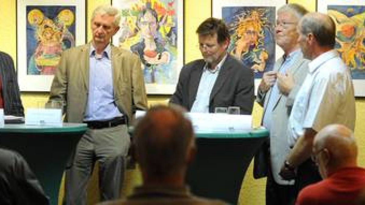 Leser diskutieren mit Beamten über Treuhand-Behörde