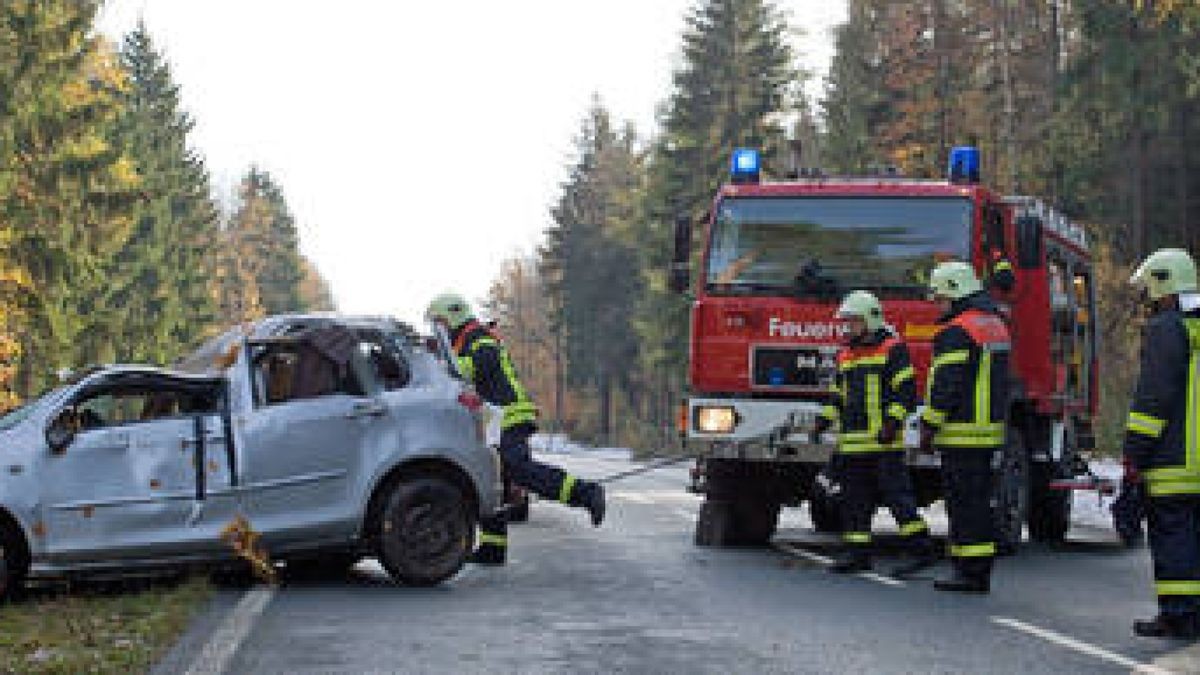 Schwerer Unfall auf B85 bei Blankenhain