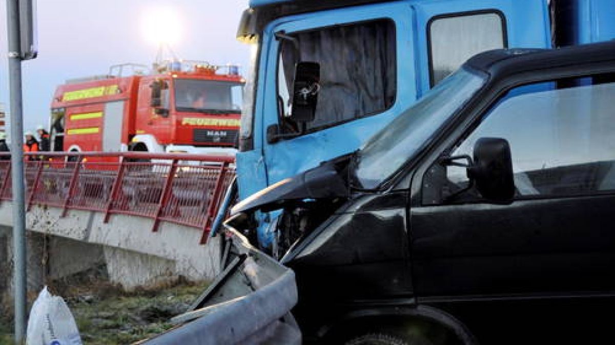 Fünf Verletzte bei Unfall auf A71 bei Arnstadt