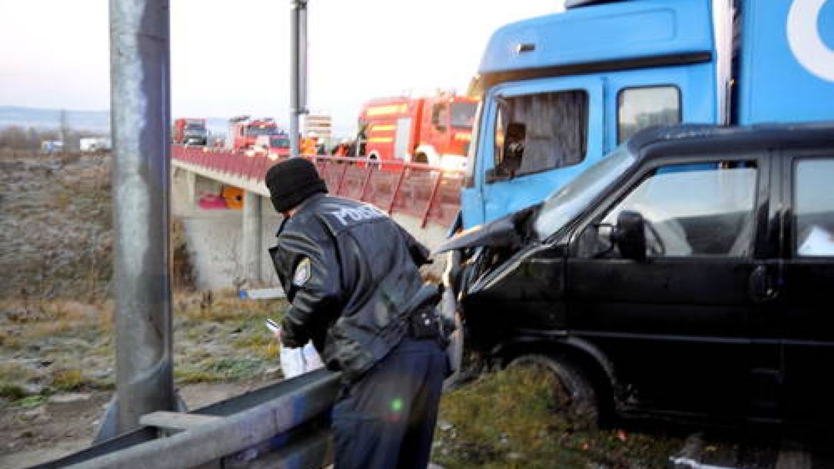 Unfall auf A71 bei Arnstadt-Nord mit fünf Verletzten