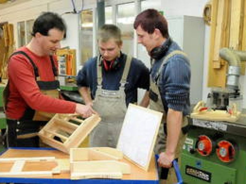 Bildungszentrum Saalfeld muss kleinere Brötchen backen