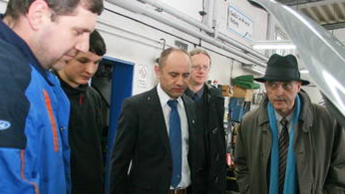 Oberbürgermeister Gerd-Michael Seeber besucht Autopark Ilmenau GmbH