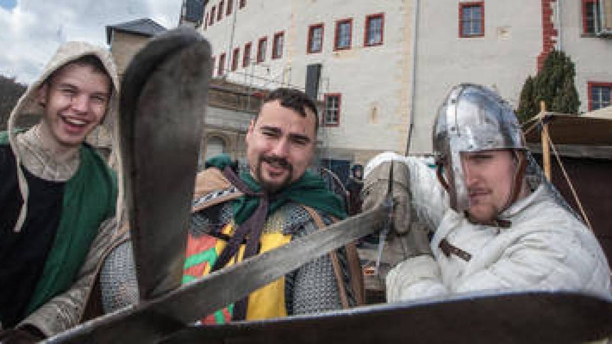 Die Ritter der Baustelle in Weida: Hunderte auf Osterburg