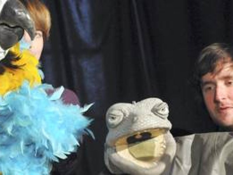 Puppenspieler Michael Hatzius präsentiert "Die Echse und Freunde"