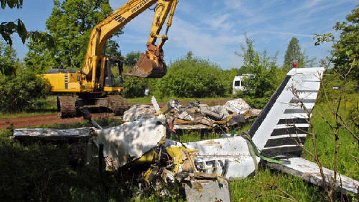 Toter Pilot nach Flugzeugabsturz bei Eisenach - Wrack geborgen
