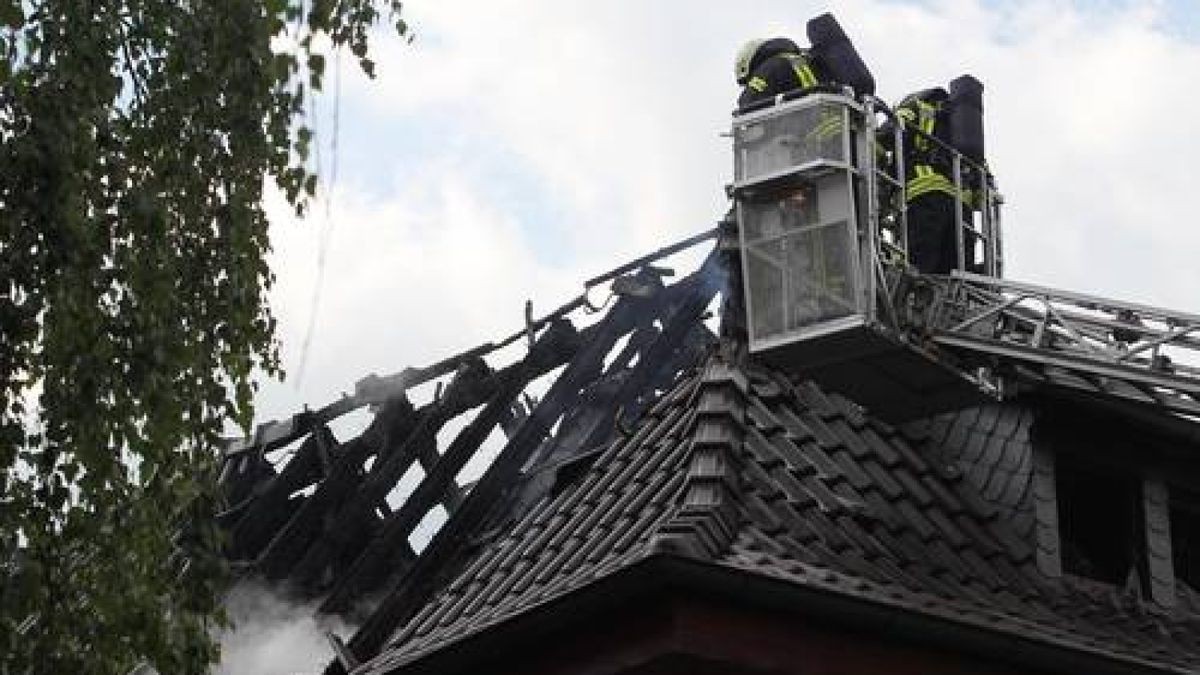 Einfamilienhaus brennt in Saalfeld