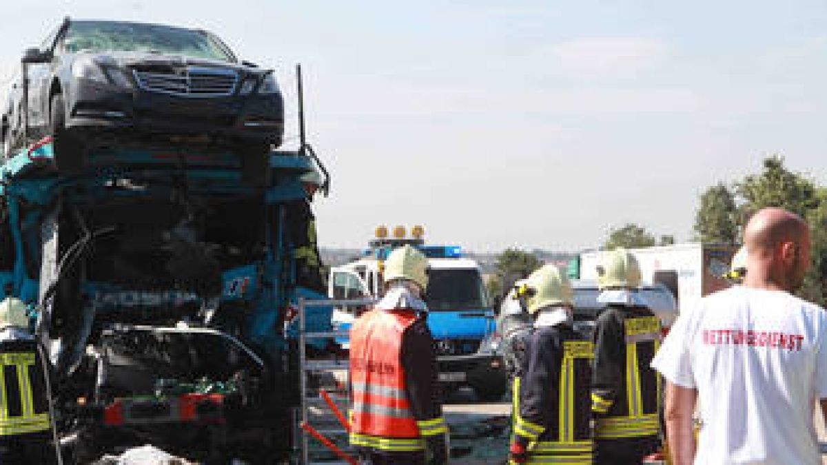 Schwerer LKW-Unfall auf A9: Fahrer ums Leben gekommen