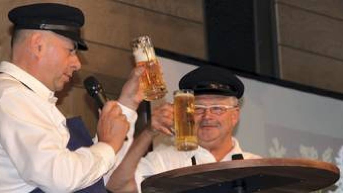 Tanna: Fasching in den Spätsommer verfrachtet