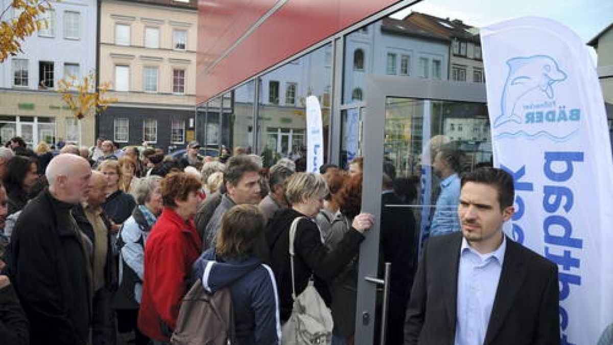 Feierliche Eröffnung des neuen Stadtbades in Pößneck
