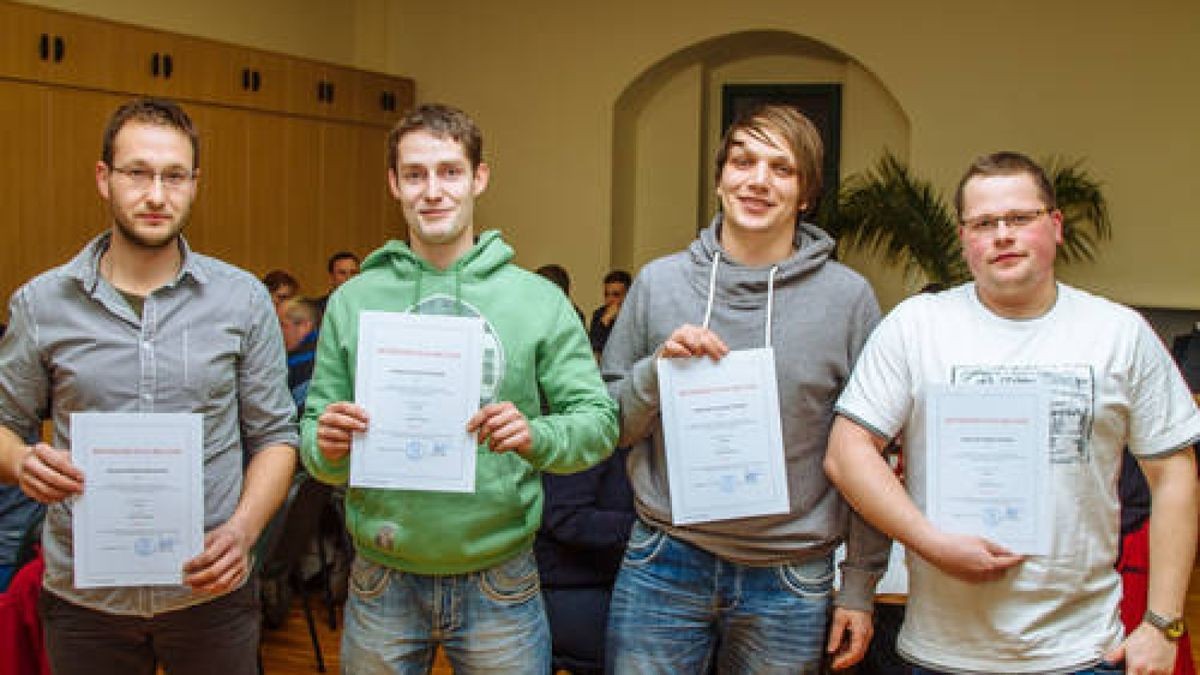 Ehrungen, Wahlen und Beförderungen bei der Jahreshautversammlung der ...