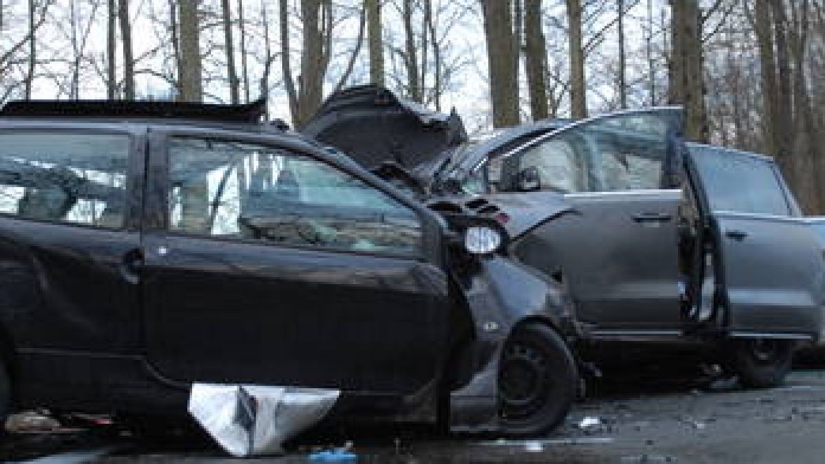 25-Jährige stirbt nach Unfall bei Auma: Polizei sucht dringend Zeugen