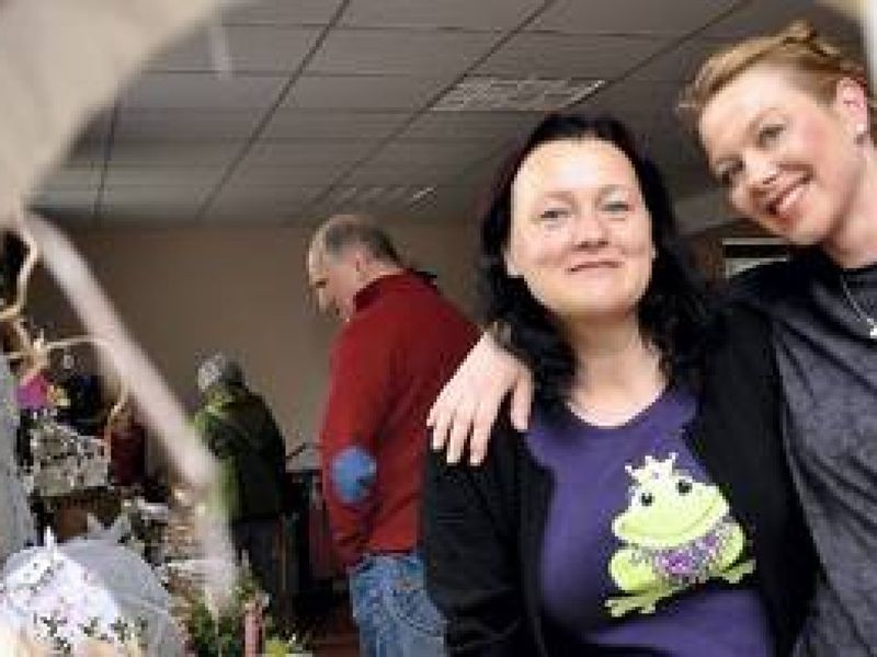 Zwei Frauen aus Ulla und ihre kreative Markt-Idee