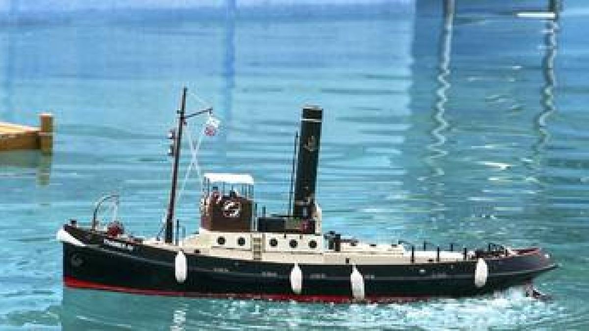 Modellboote im, unter und am Wasser in Großbreitenbach