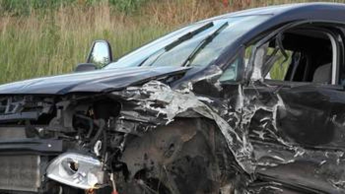 Schwerer Unfall mit drei Verletzten bei Neustadt/Orla