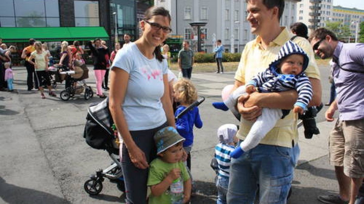 Gera: Mit den Babys für Kinder tanzen