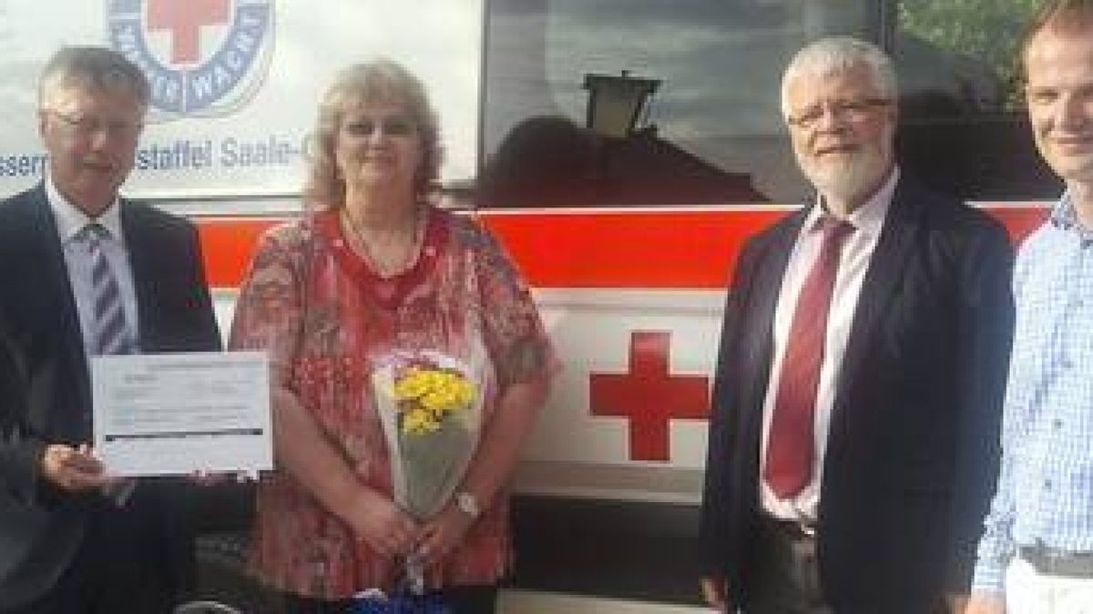 Scheckübergabe in Schleiz: Teddys spenden im Notfall Trost