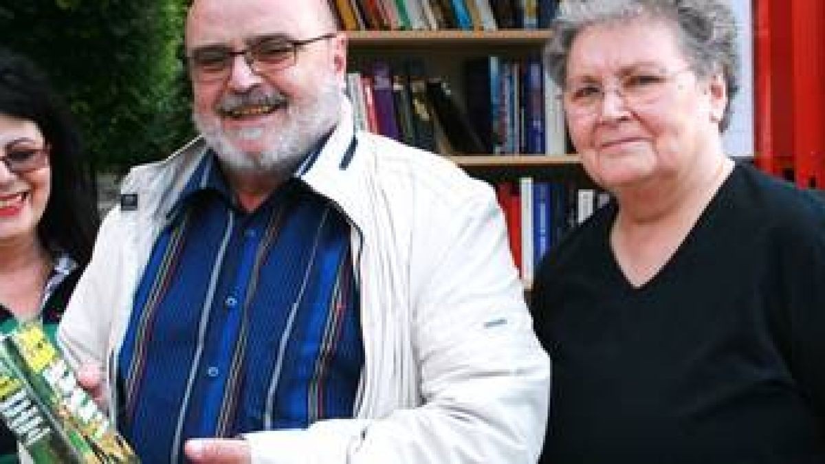 Telefonzelle verleiht auf dem Marktplatz in Ellrich Bücher