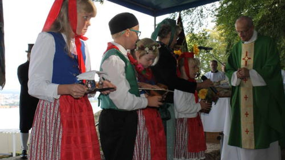 Heimatverein Deuna organisierte Trachtenwallfahrt am Dünkreuz
