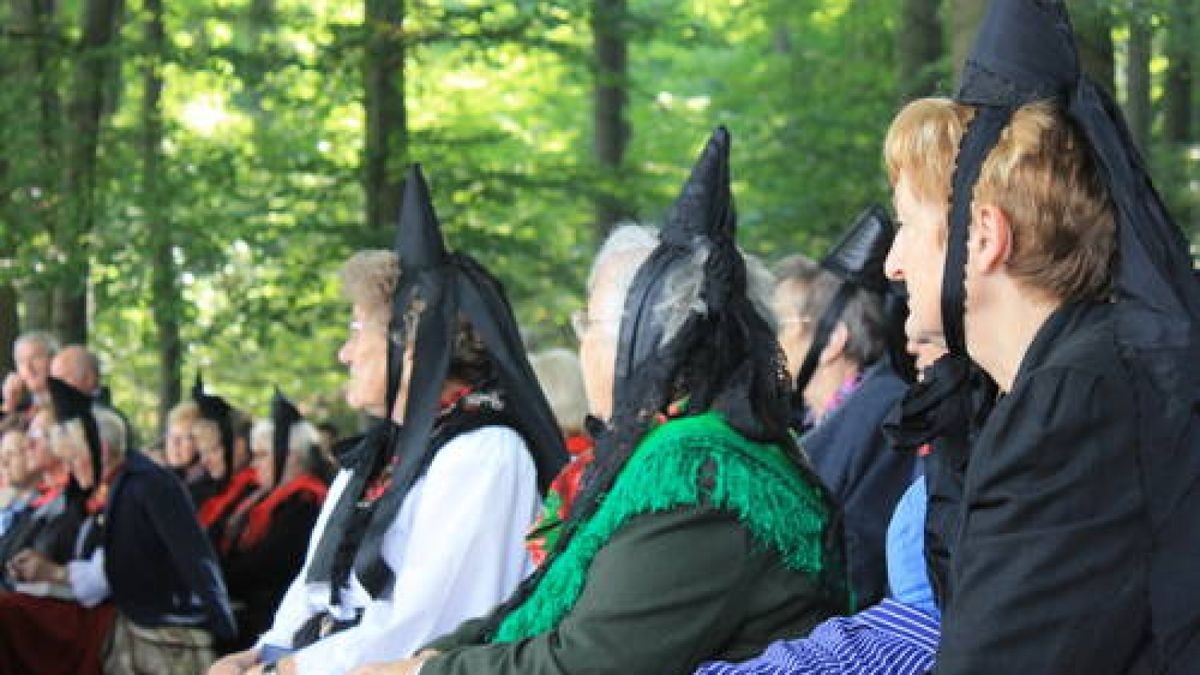 Heimatverein Deuna organisierte Trachtenwallfahrt am Dünkreuz