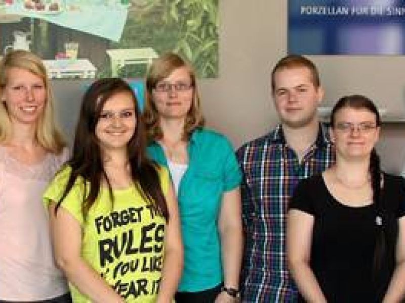 Sechs Neue bei Kahla Thüringen Porzellan