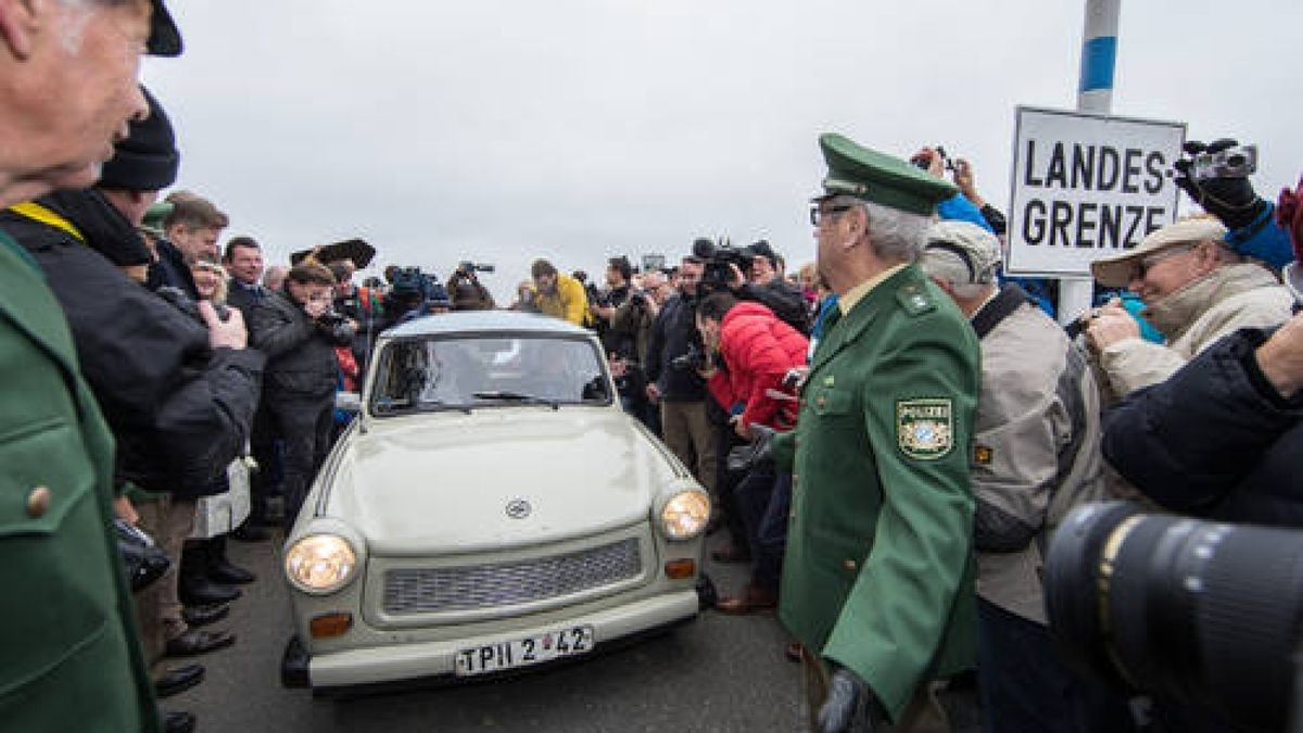 Wie vor 25 Jahren: 250 Trabis knattern von Plauen nach Hof